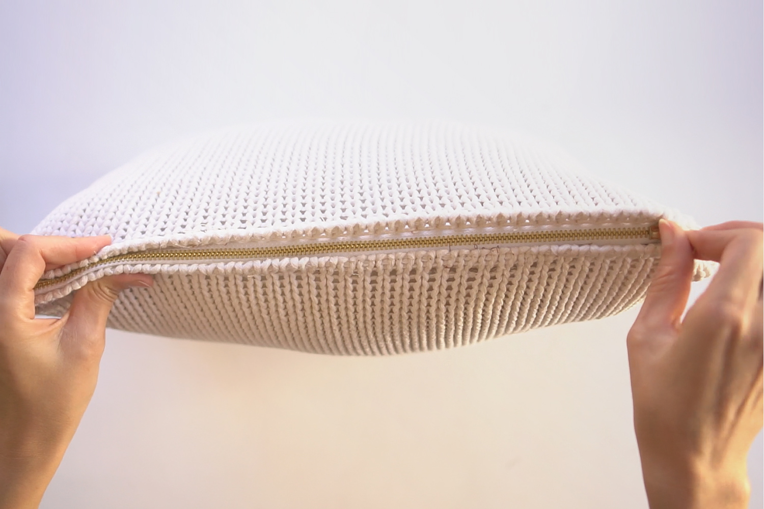Tres cosas que seguro que tienes y con las que puedes hacer cojines DIY